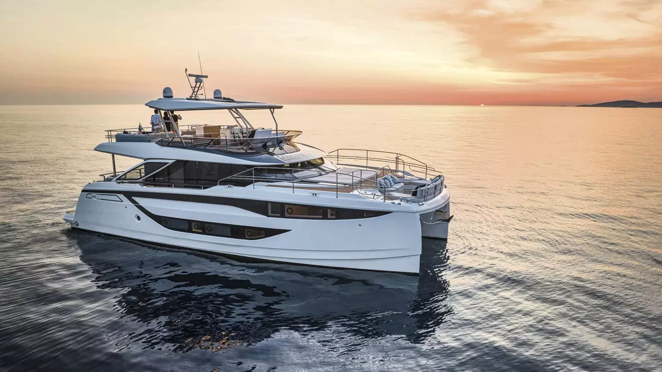 Best Power Catamarans I Speed, Stability & Luxury Combined